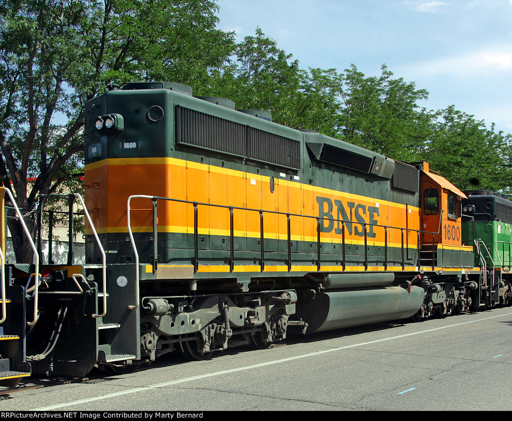 BNSF 1600 on Mason Street